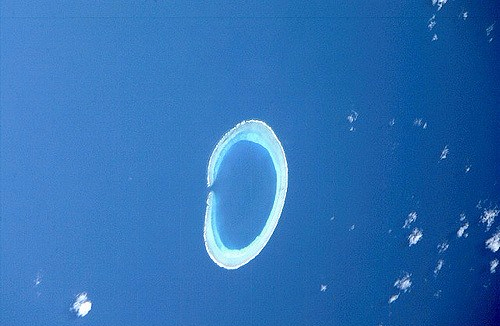 ANCHORED AT NORTH MINERVA REEF -WITH GREEN FLASH – The Adventures of ...